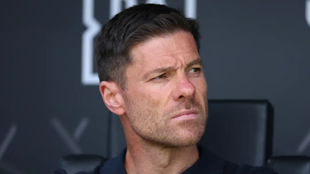 Alsonso Oo Xiddig U Ciyaara Real Madrid Bar-bardhigay Steven Gerrard ...